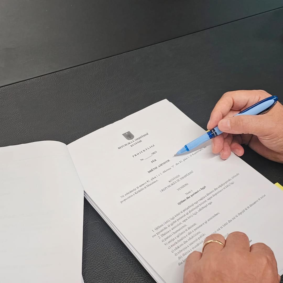 Ministria e Drejtësisë: Amnisti për 600 të dënuar - Ditar.al