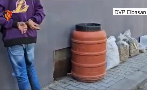 “Porosia” vë në pranga 3 persona dhe shpall në kërkim një tjetër ...