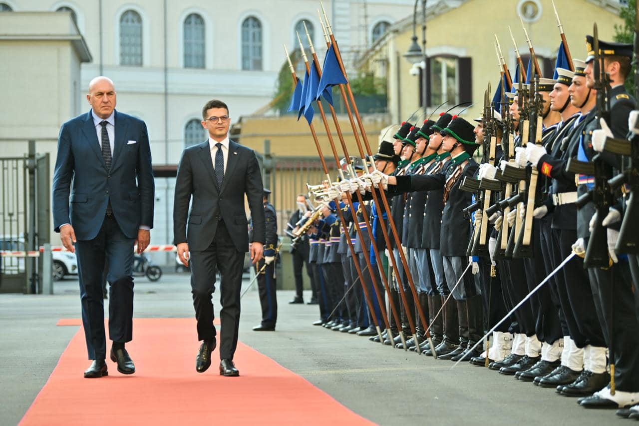 Ministri Pirro Vengu takohet me homologët në Francë dhe Itali, fokusi ...