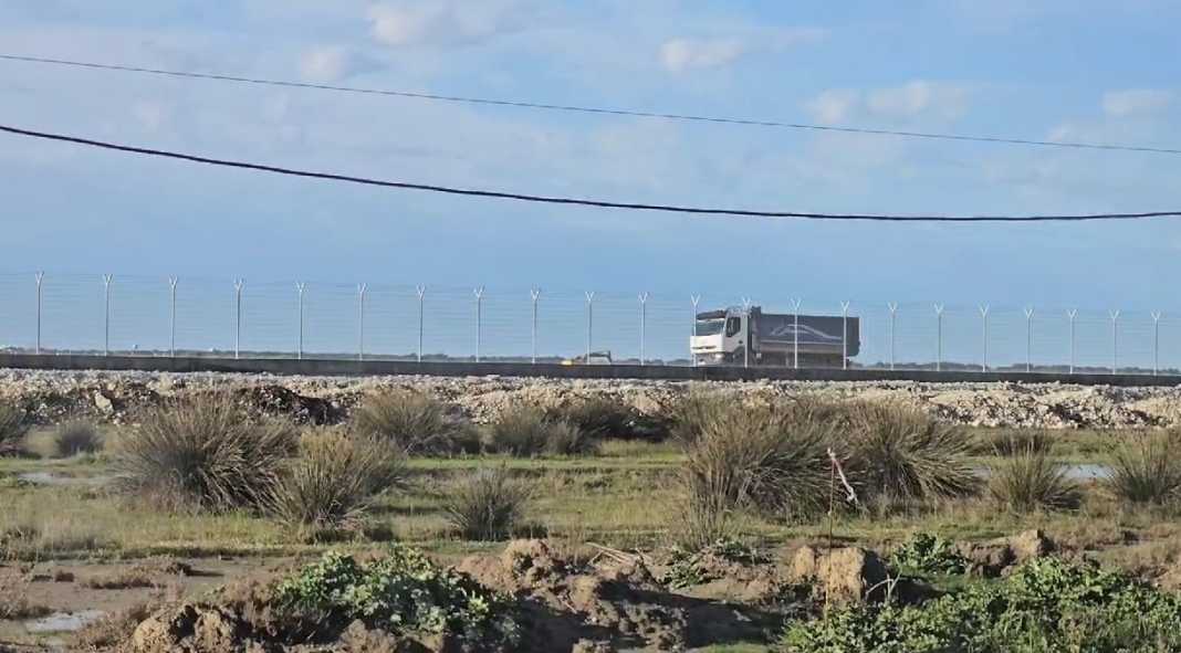 Aksident i rëndë në kantierin e aeroportit të Vlorës, fadroma përplas ...