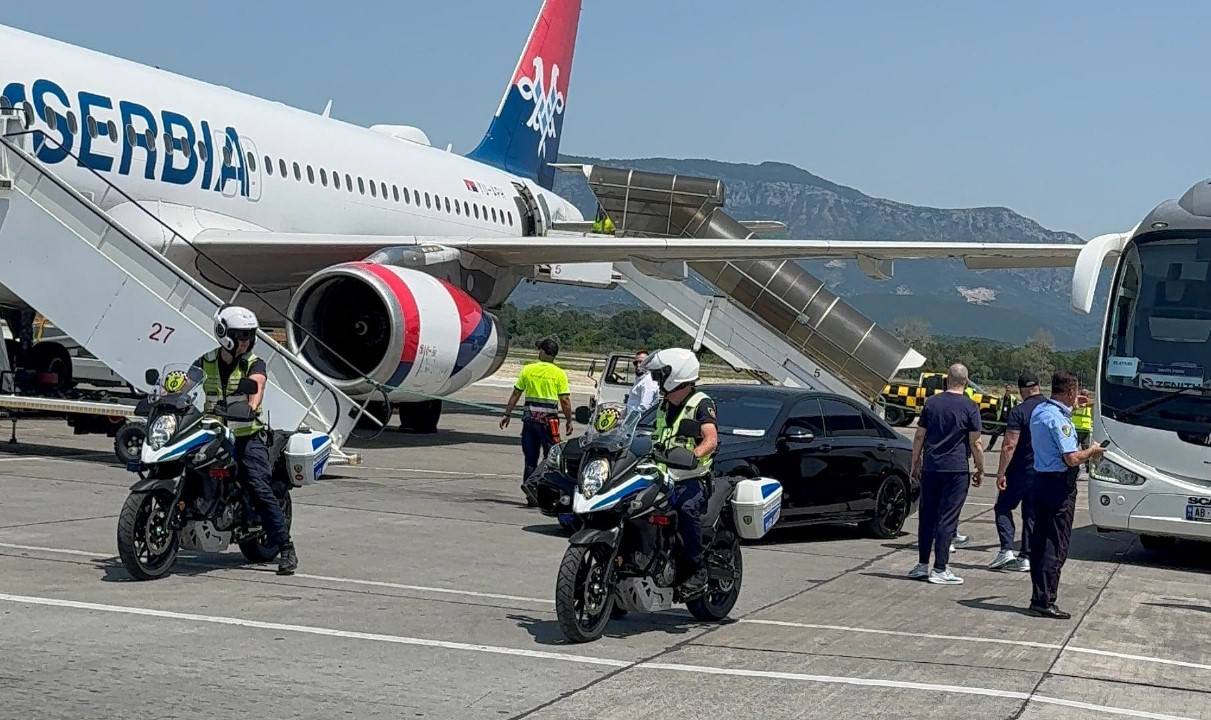 Botërori 2026/ Kombëtarja e Serbisë mbërrin në Tiranë, shoqërohet nën ...