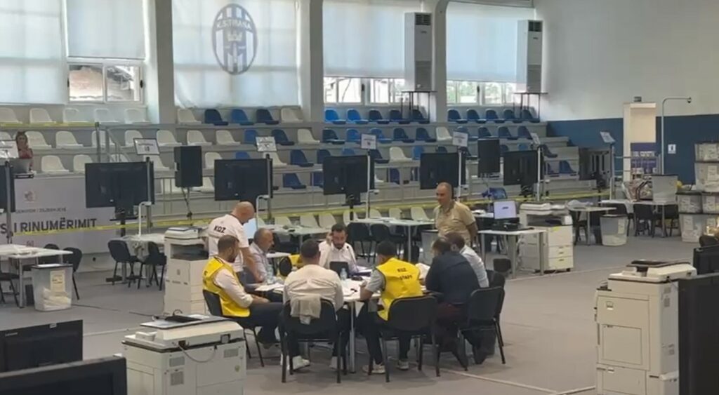 Përfundon verifikimi i 94 kutive në Peqin dhe Gramsh, nesër nis ...