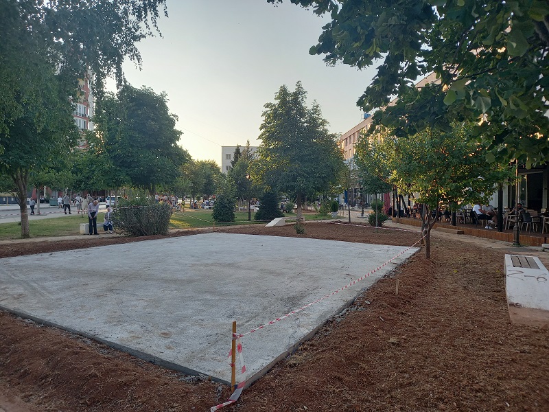 Betonizimi i një lulishteje i nxori 'bojën' aksionit për çlirimin e ...