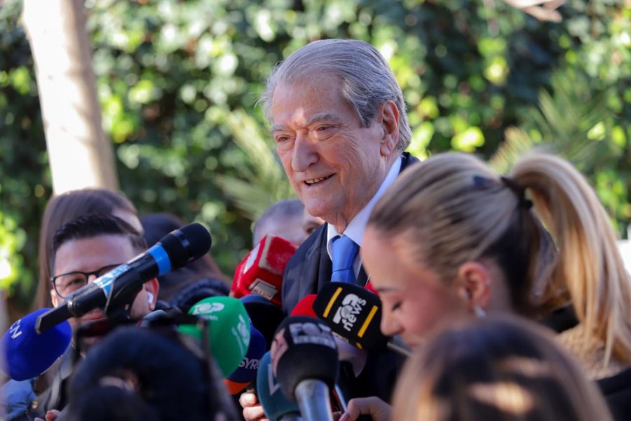 Vendimi për arrestin shtëpiak, Berisha: Gjykata Kushtetuese, seksion i ...